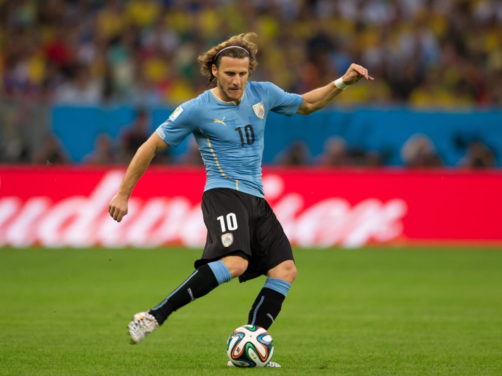 Uruguayan Soccer Legend Diego Forlán Announces Retirement - SportzBonanza