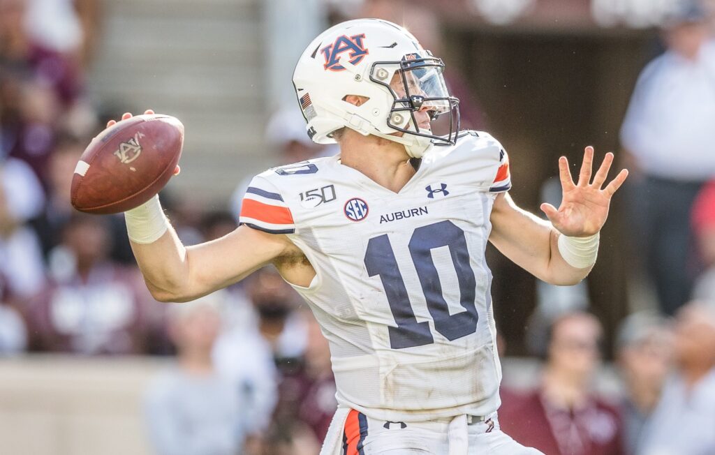 Oregon’s QB Bo Nix Sets the NCAA Single-Season Completion Percentage ...