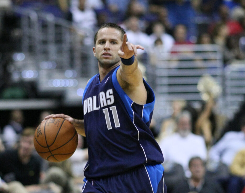 J. J. Barea Re-Signs with Mavericks on 1-Year Deal - SportzBonanza