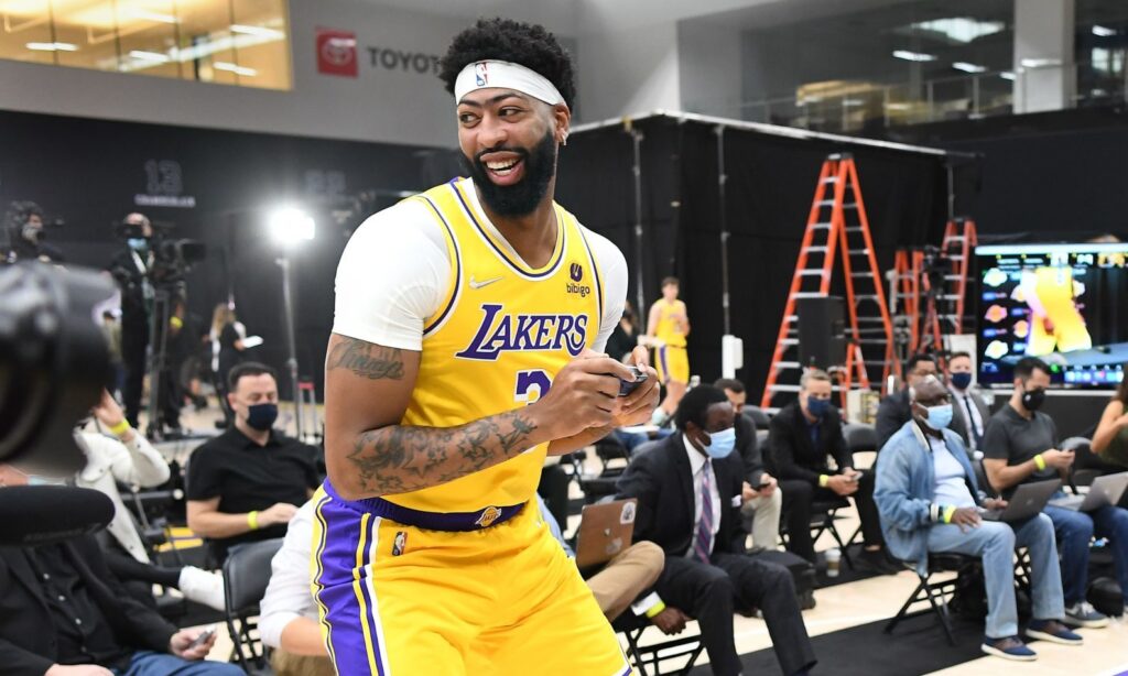 Lakers Sign Superstar Anthony Davis to a New 3-Year, $186 Million ...